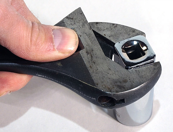 New Milwaukee 3/8″ Drive, Swivel-Head Ratchet and Socket Set