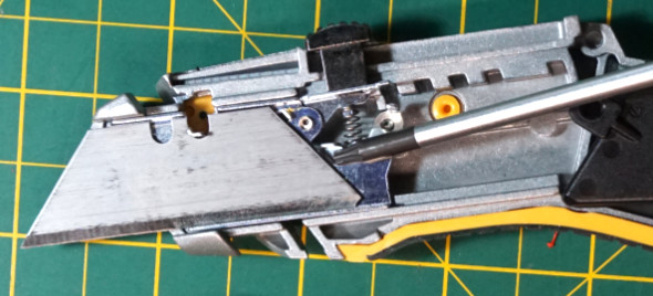 Dewalt Premium Utility Knife Blade Change Issues and Resolution